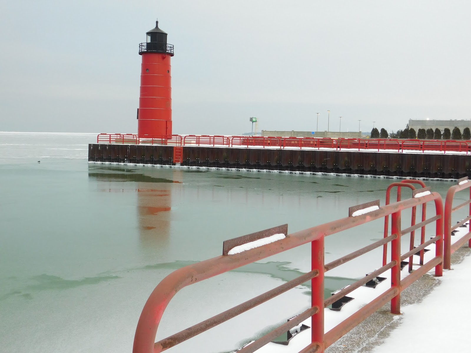 Noel Images: Milwaukee Harbor Red Lighthouse 2016
