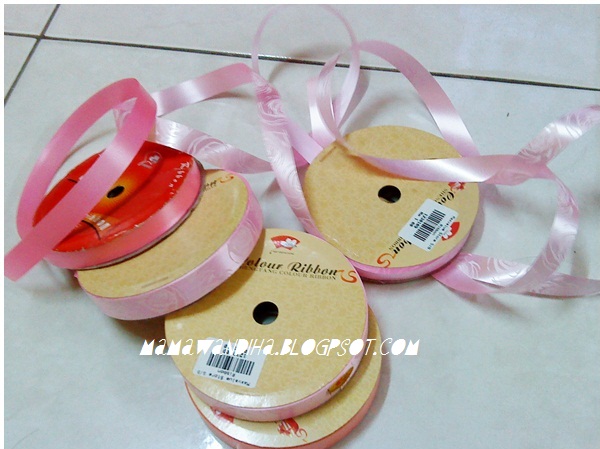 Dari Dapur MaDiHaA: D.I.Y. Bunga Reben Hamper...