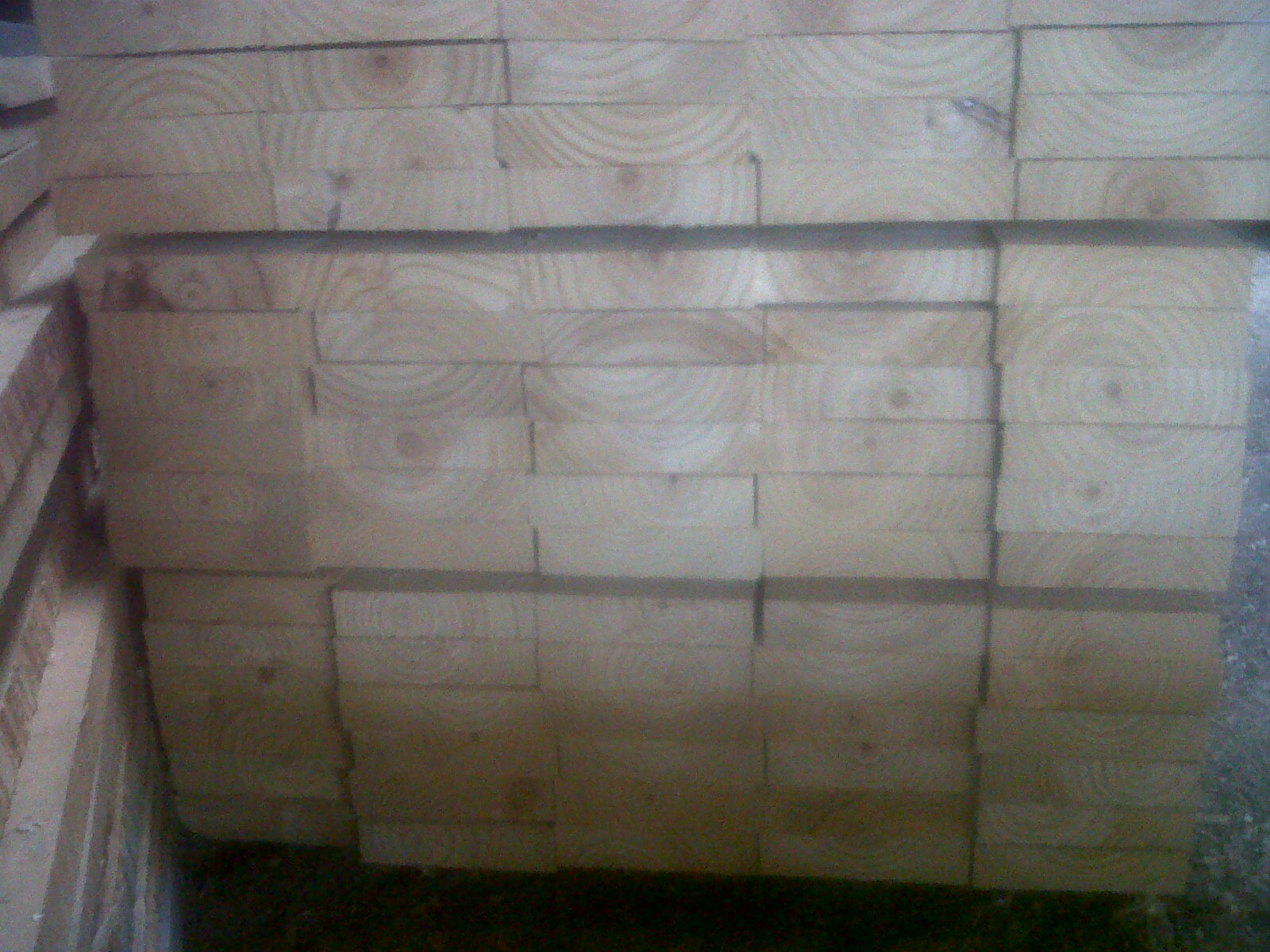 COMERCIAL RIO CAUTIN: PINO INSIGNE EN BRUTO Y CEPILLADA