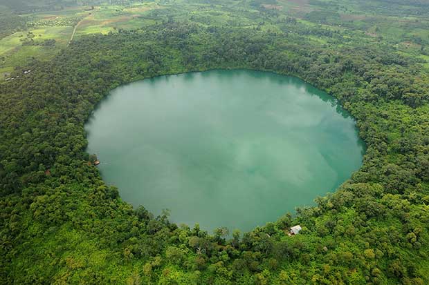 Yeak Laom - Volcanian