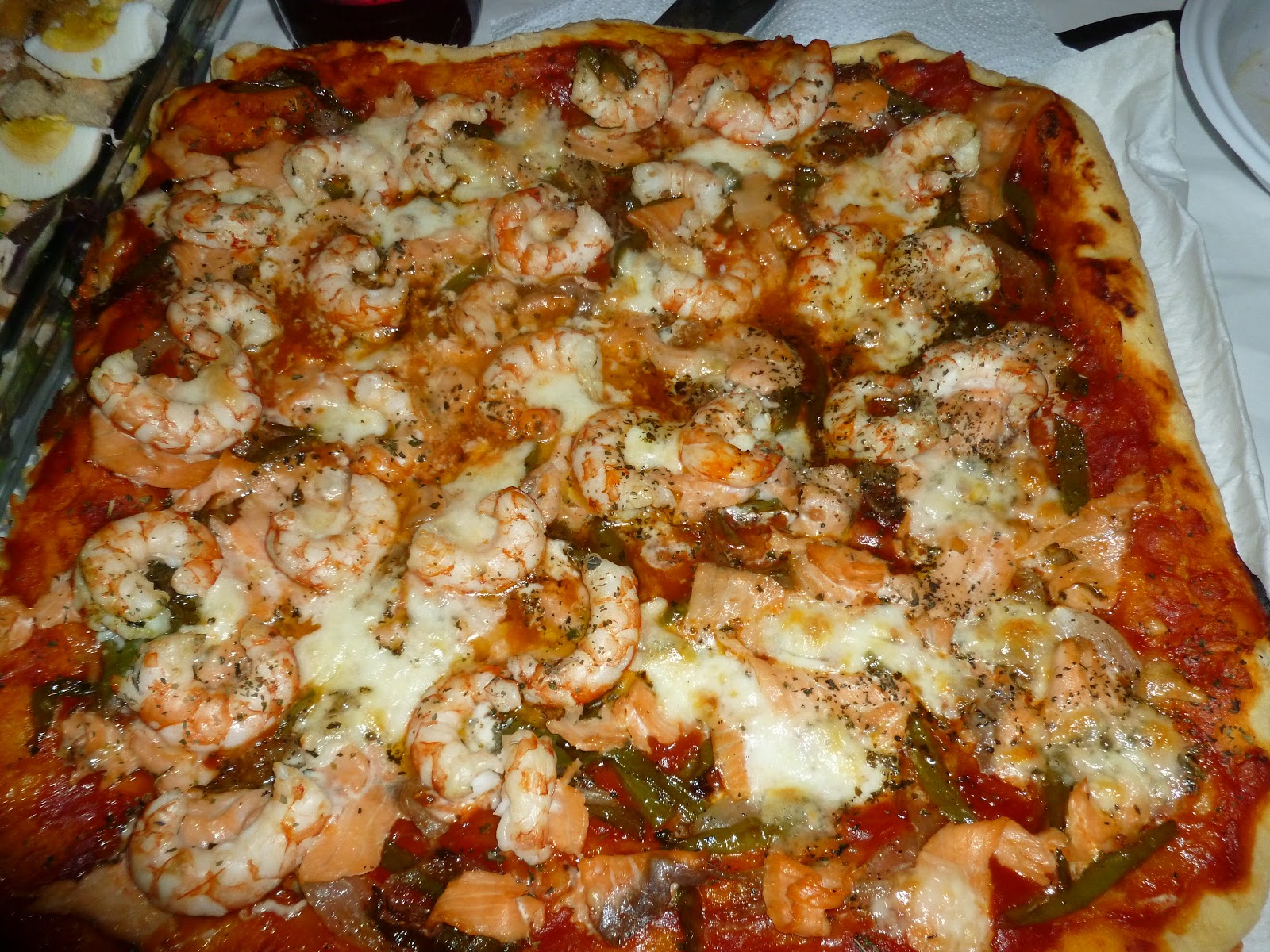 PEREJIL Y MENTA: PIZZA DE SALMÓN Y GAMBAS