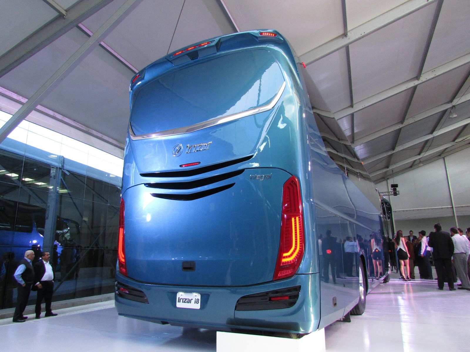 Irizar presento su autobús de lujo, el i8