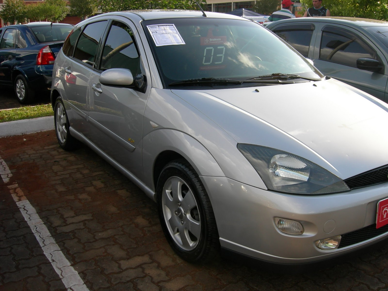 Beto Automóveis: FORD FOCUS XR 2.0 2003 (VENDIDO)