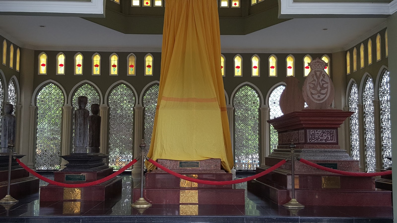 Meh Travel With Me!!: Masjid Raya Syahabuddin dan Makam Pahlawan ...