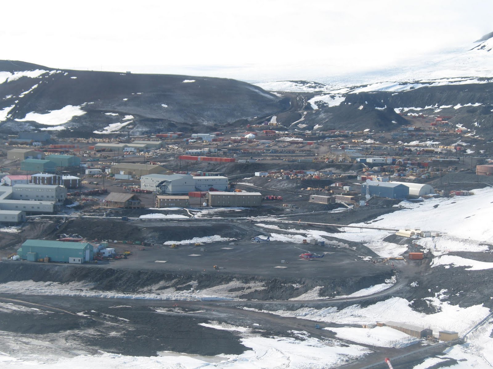 Neutrino Hunting in Antarctica: Mt. Discovery