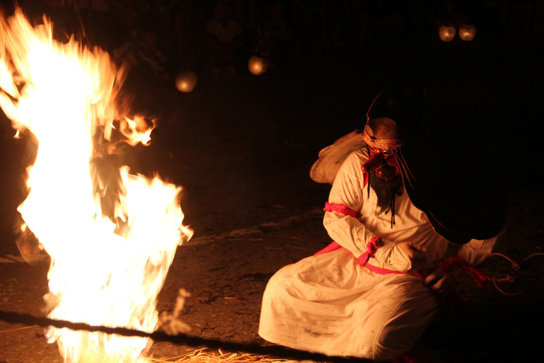 14 Topeng Paling Populer di Jepang - MAMPIRDOLO