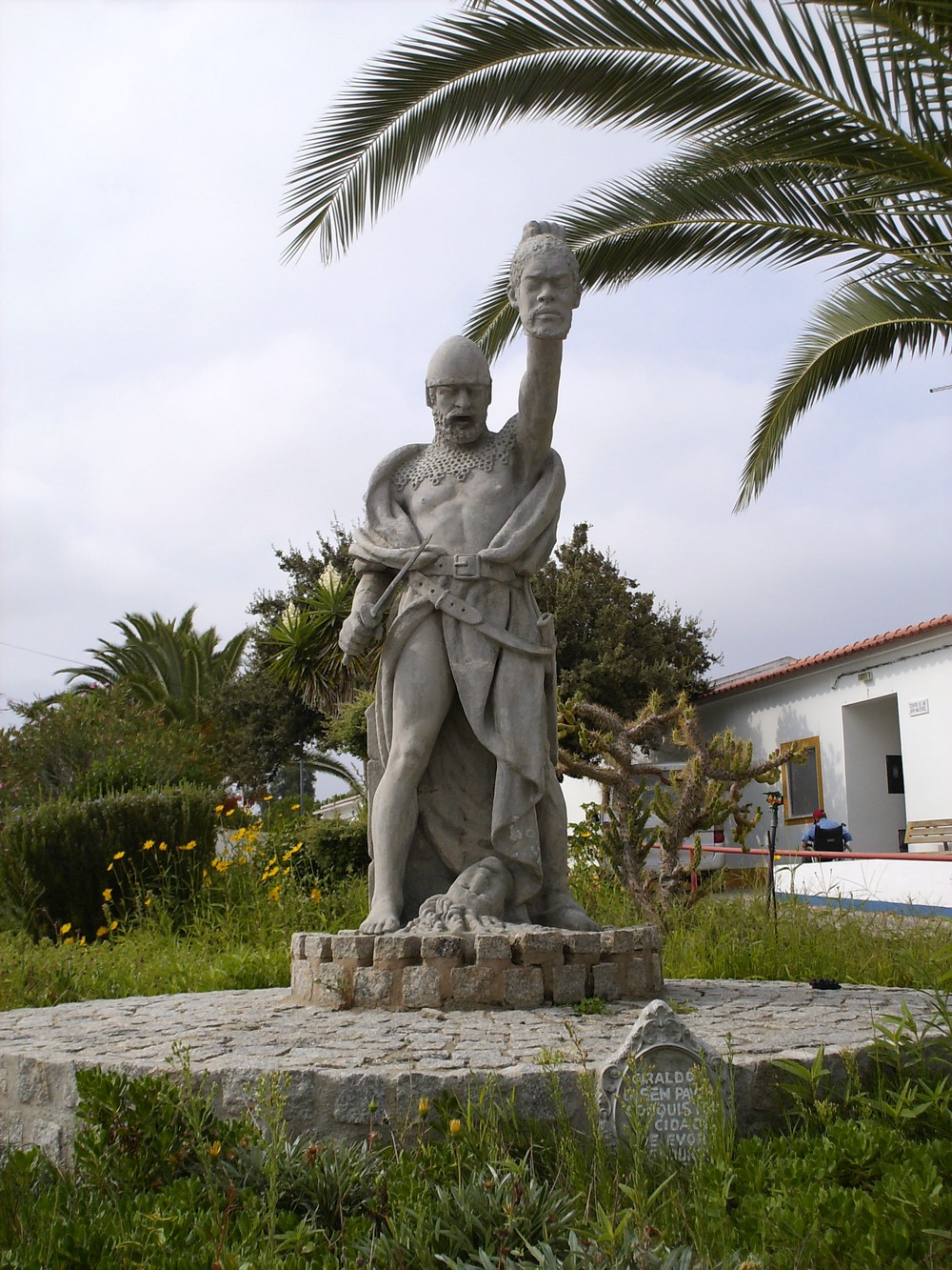 daily timewaster: The Portuguese know how to statue