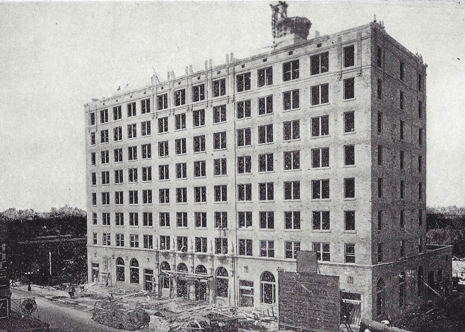 Brownsville Station: 1928 Signs of Better Days Downtown
