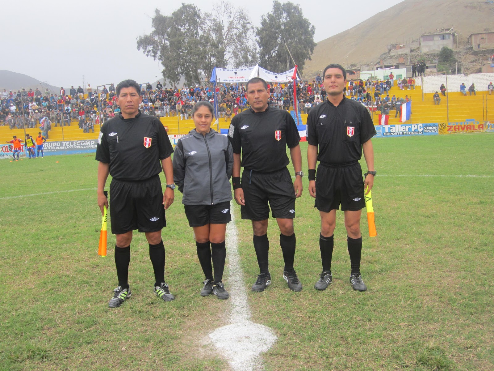 ESTUDIANTES MINA CONDESTABLE RÍE, D.I.M. DE MIRAFLORES LLORA, AL CAER ...