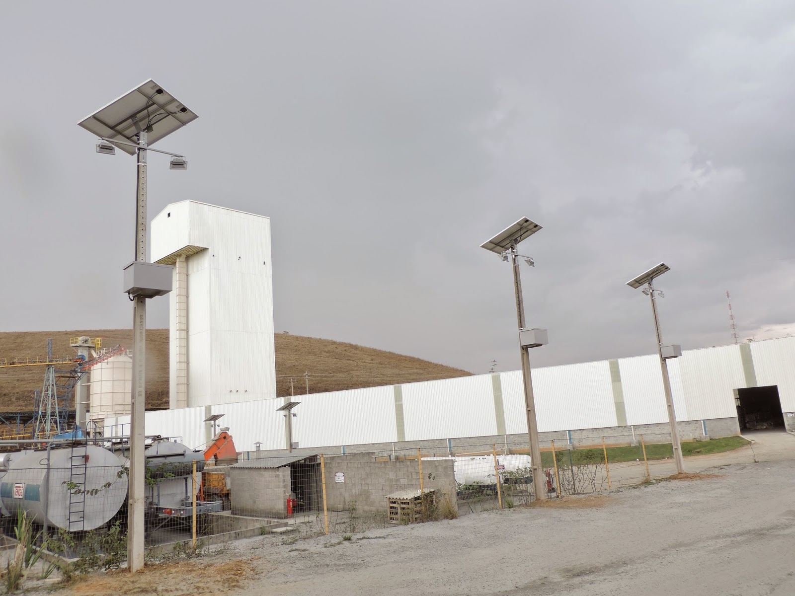 Macena Tecnologia: Poste com energia Solar ,com Tecnologia Macena de 8 ...