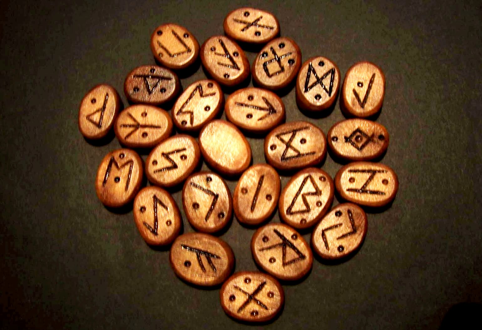 Odín y el Oráculo de Las Runas