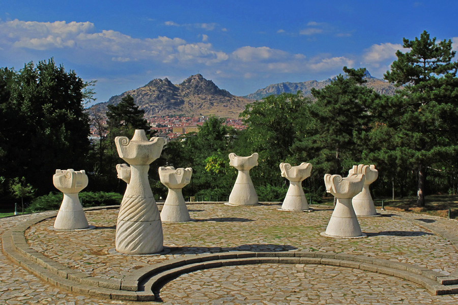 Simboli polpretekle zgodovine: PRILEP - Spomenik NOB