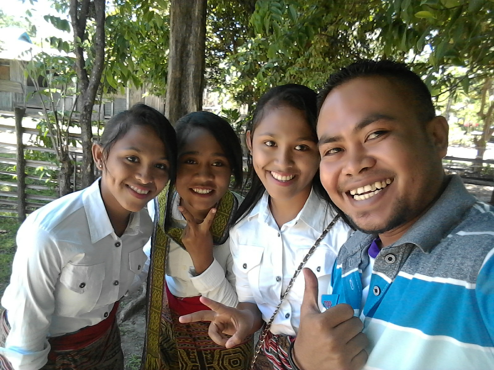 CARA BERPAKAIAN YANG SOPAN