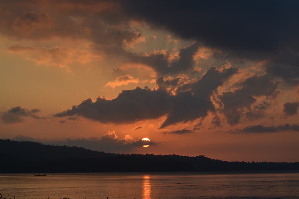 The Best Sunset point at Andaman Munda Pahar Beach - aalmaramspot