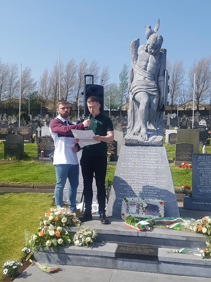 El norte de Irlanda: Conmemoración de Pascua de Saoradh en Belfast y Derry