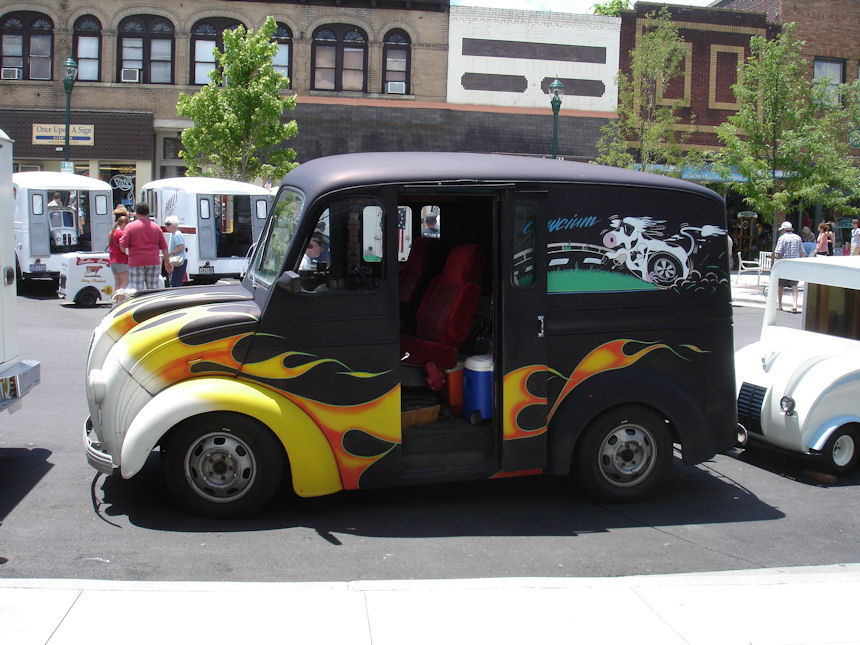 Blue Starr Gallery: Holy Cow it's a Divco