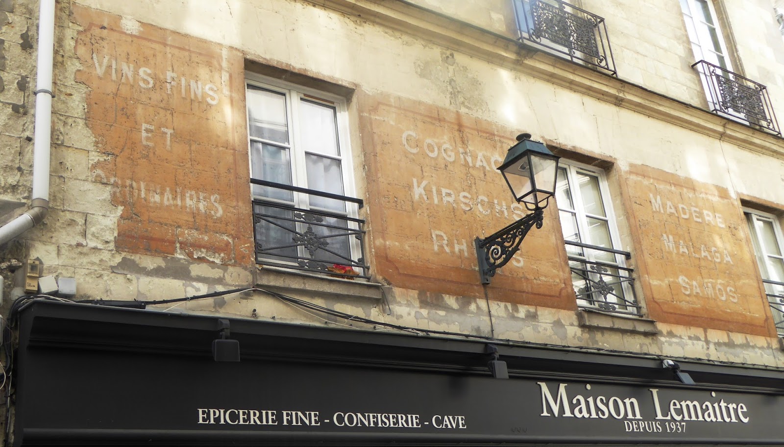Des signes sur les murs: Maison Lemaitre