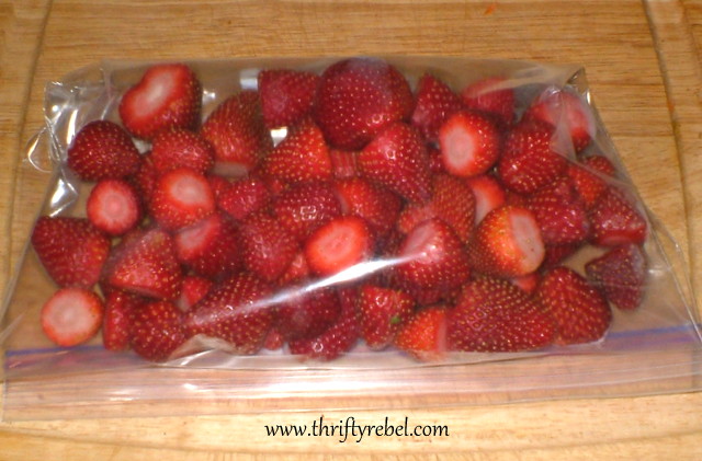 How to Freeze and Thaw Whole Strawberries - Color Me Thrifty