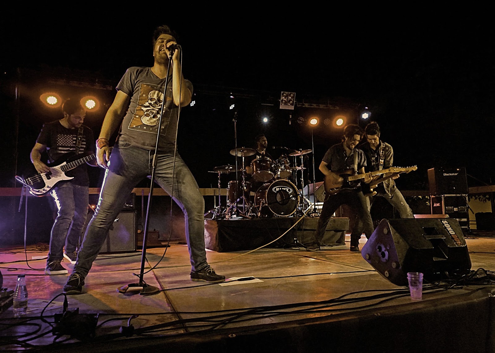 Escucha y descarga "Doble" primer LP de la banda JOHN COR | El Mundo de ...