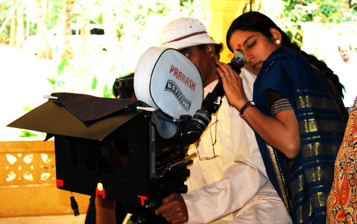 Chandra Movie Stills - Wallwoods