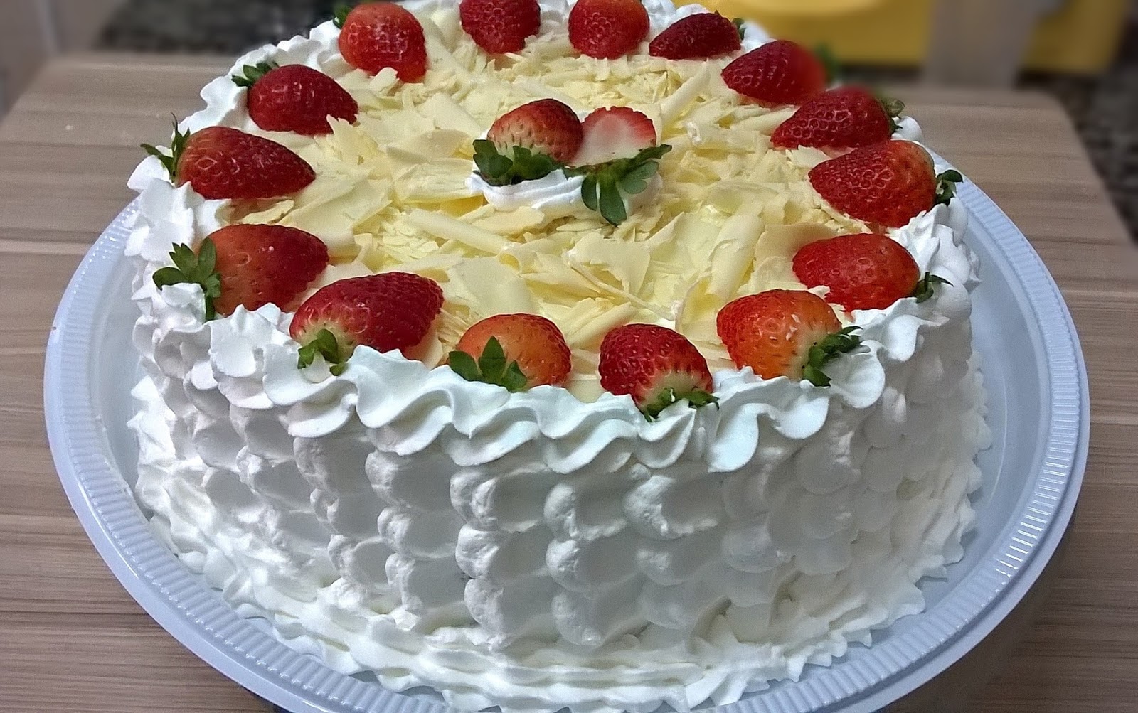 Mil Delícias na Cozinha: BOLO RECHEADO PARA ANIVERSÁRIO FÁCIL