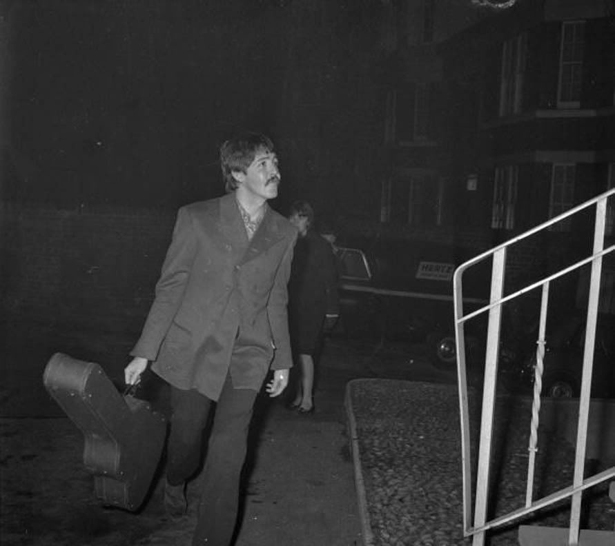 LEYENDAS URBANAS DEL PLANETA AZUL: El hombre que reemplazó a Paul ...