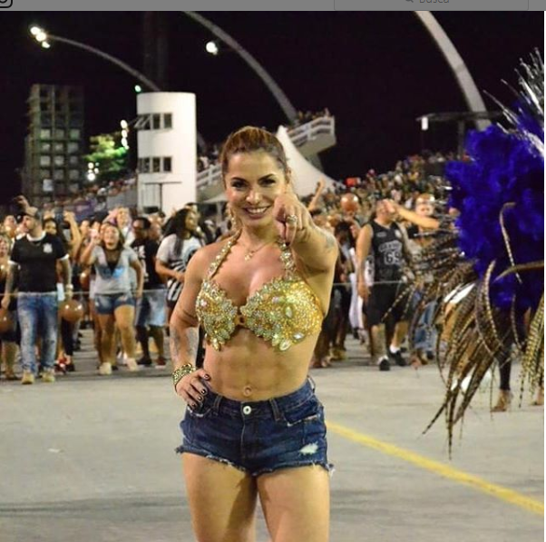 JURADA DO MISS PROVOCADORA JULIA MENEZES EXIBE CORPÃO EM ENSAIO DE CARNAVAL