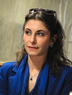 Elena Piccinini, scrittrice, ci presenta il suo ultimo libro "semplice ...