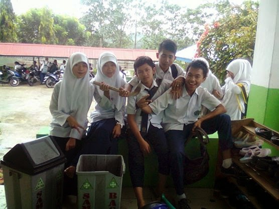 Cerita tentang teman sepermainan dan sahabat - Imuel Chaniago