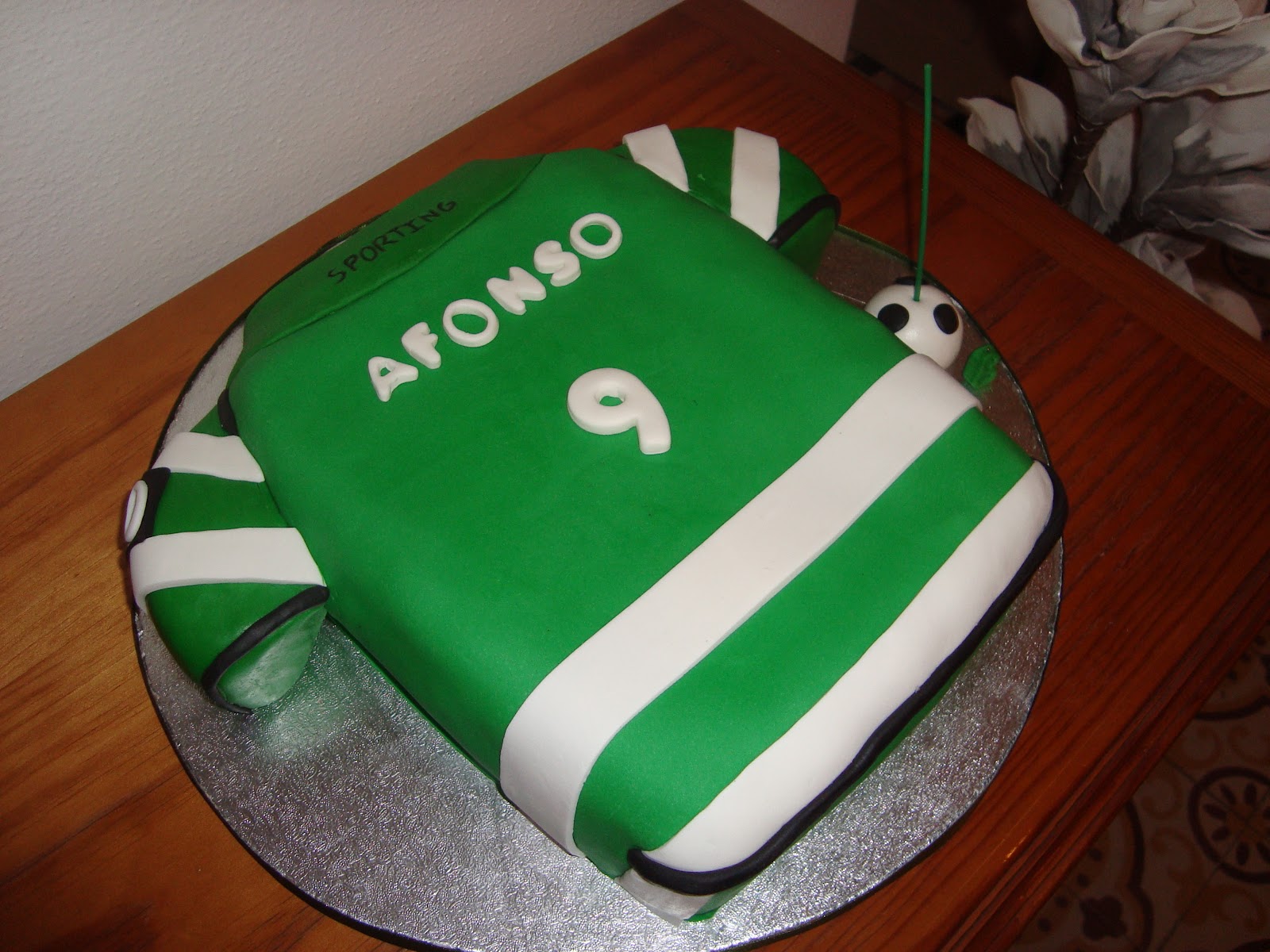 Mundo mágico do açúcar: Bolo de aniversário do Afonso: A camisola do ...