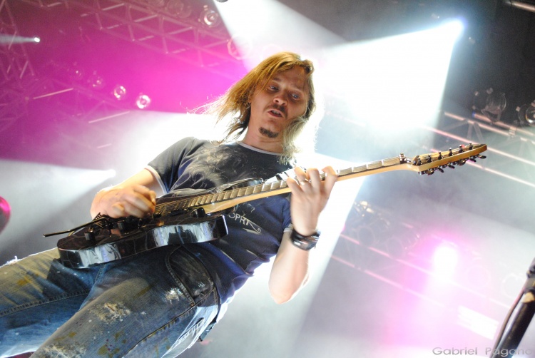 A arte de tocar guitarra: Guitarristas Brasileiros - Juninho Afram