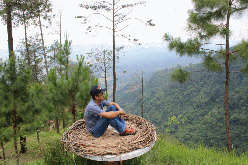 Menikmati Pesona Cemoro Sewu dan Gumuk Reco Sepakung - BlogPacker Indonesia