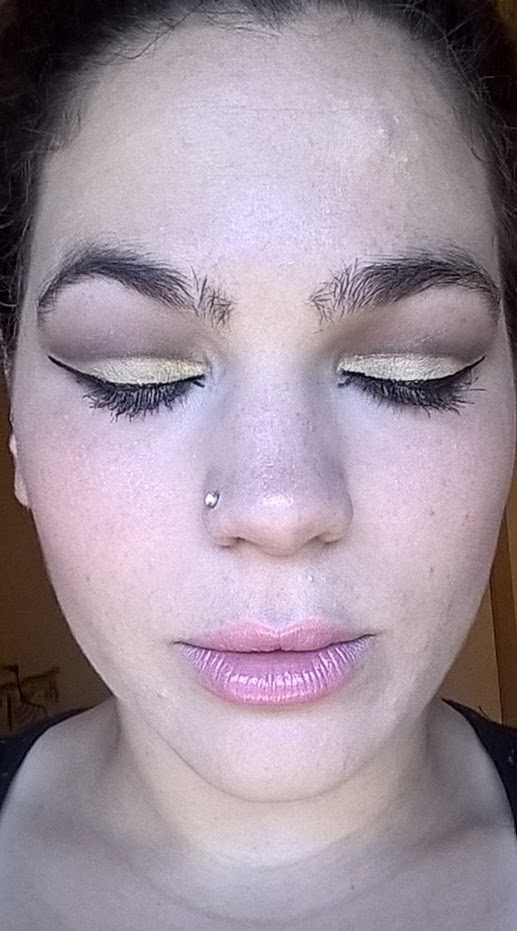 Thrift Addict: 30 Days of Lips + Looks: Day 29 "Israeli Cut Crease"