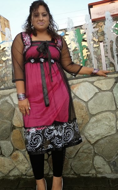 INDIAN SUMMER: hot fatty indian girl (17 images)