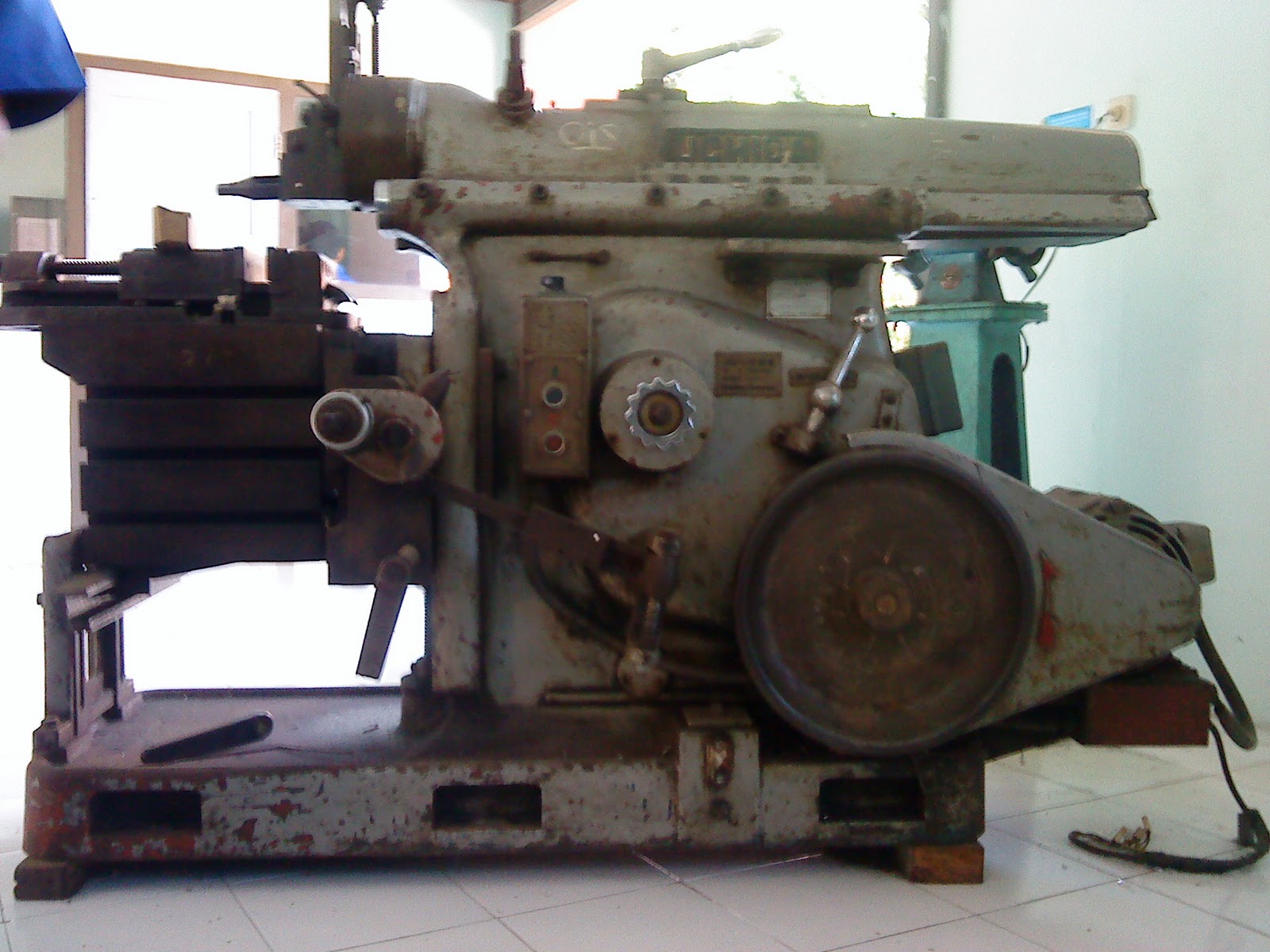 ILMU TEKNIK MESIN: MESIN SEKRAP