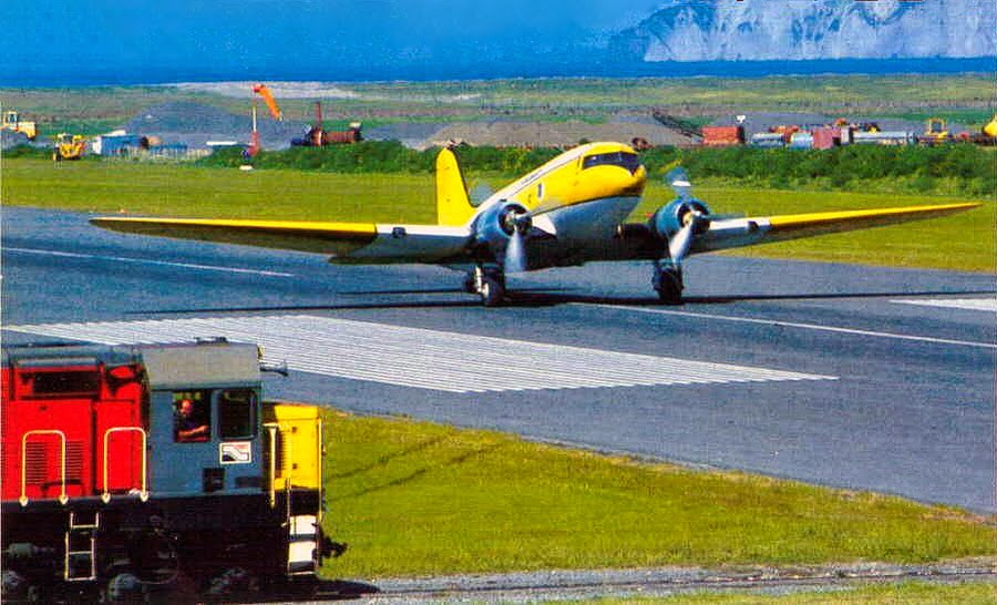transpress nz: railway-runway crossing at Gisborne