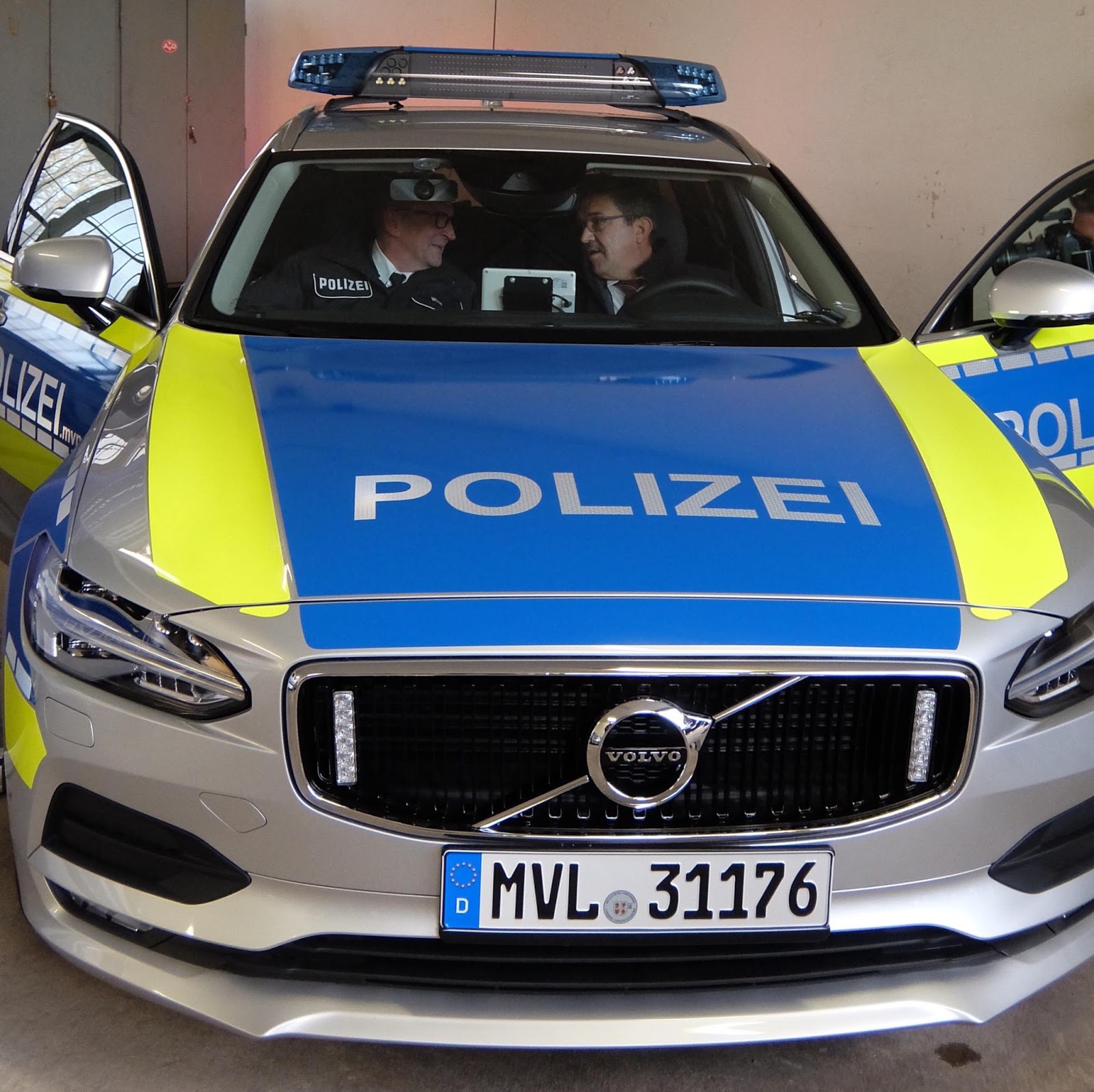 News: Polizei in Mecklenburg-Vorpommern fährt jetzt Volvo.