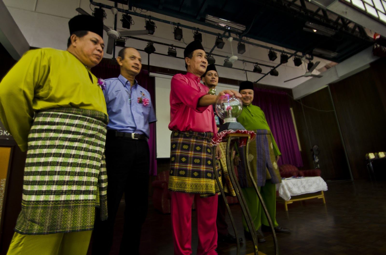 Kesatuan Pembantu Makmal (Pelajaran) Negeri Sarawak, Kementerian ...