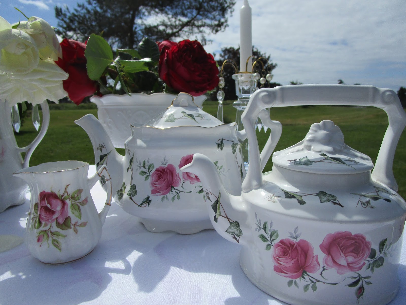 Karen's Cottage and Castle: Roses and Ivy for Tea Time