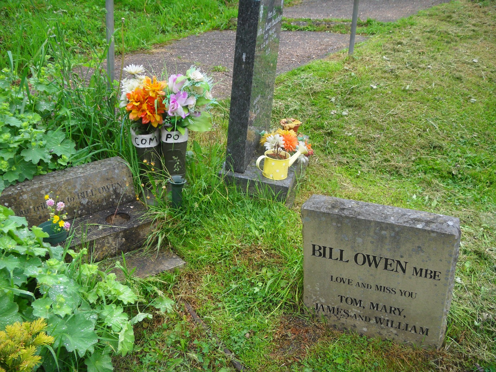 Beaker Folk of Husborne Crawley: Elegy for Fallen Wellies