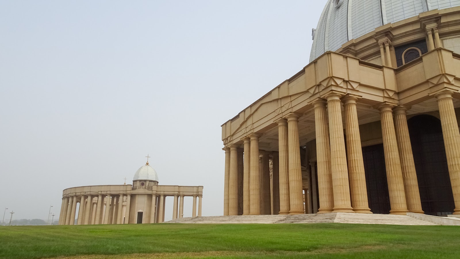 Ivory Coast - Visit the world's largest church - Sven's Travel Venues
