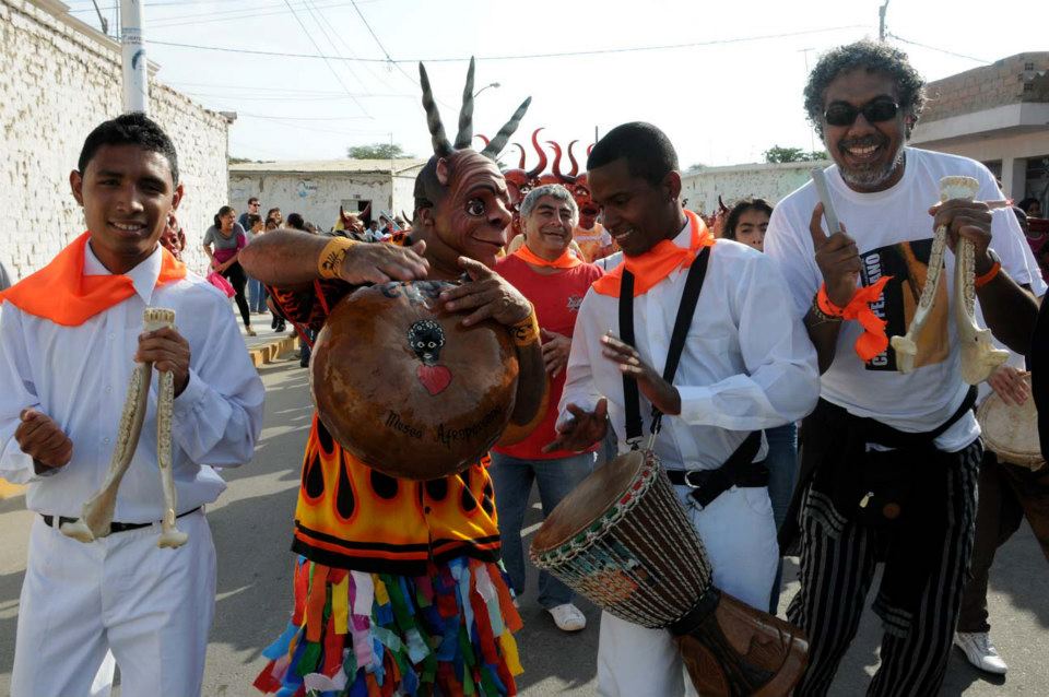 Yerba Silvestre: DESPUÈS DE 200 AÑOS , RENACE DANZA DE LOS DIABLITOS DE ...