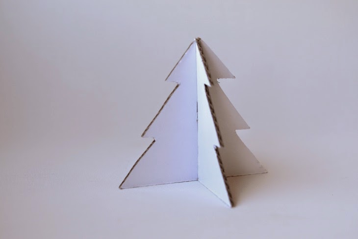 Pinos de carton reciclado DIY para decoracion navideña | Manualidades