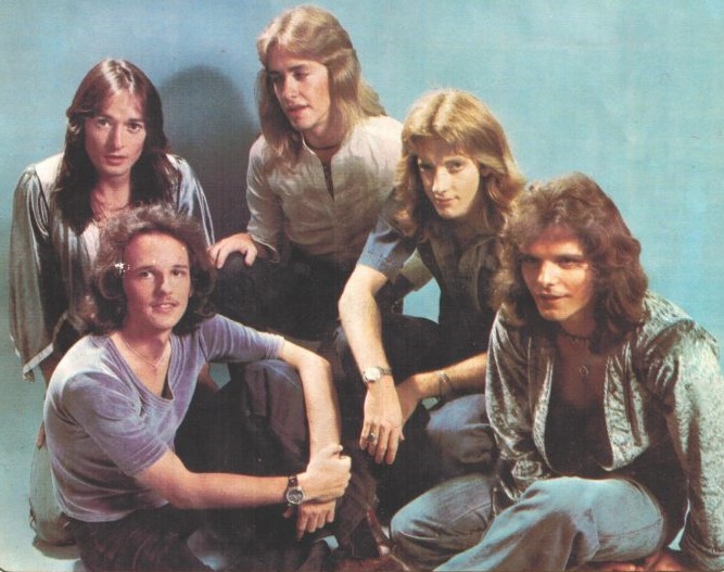 HISTORY OF AUSTRALIAN MUSIC FROM 1960 UNTIL 2000: MOONLIGHT