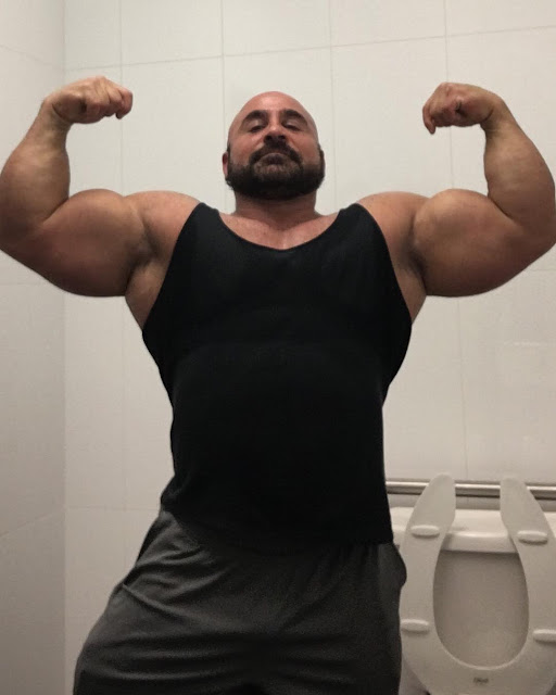 Muscle Lover: Greek-American IFBB Pro bodybuilder & musclebear Mike ...