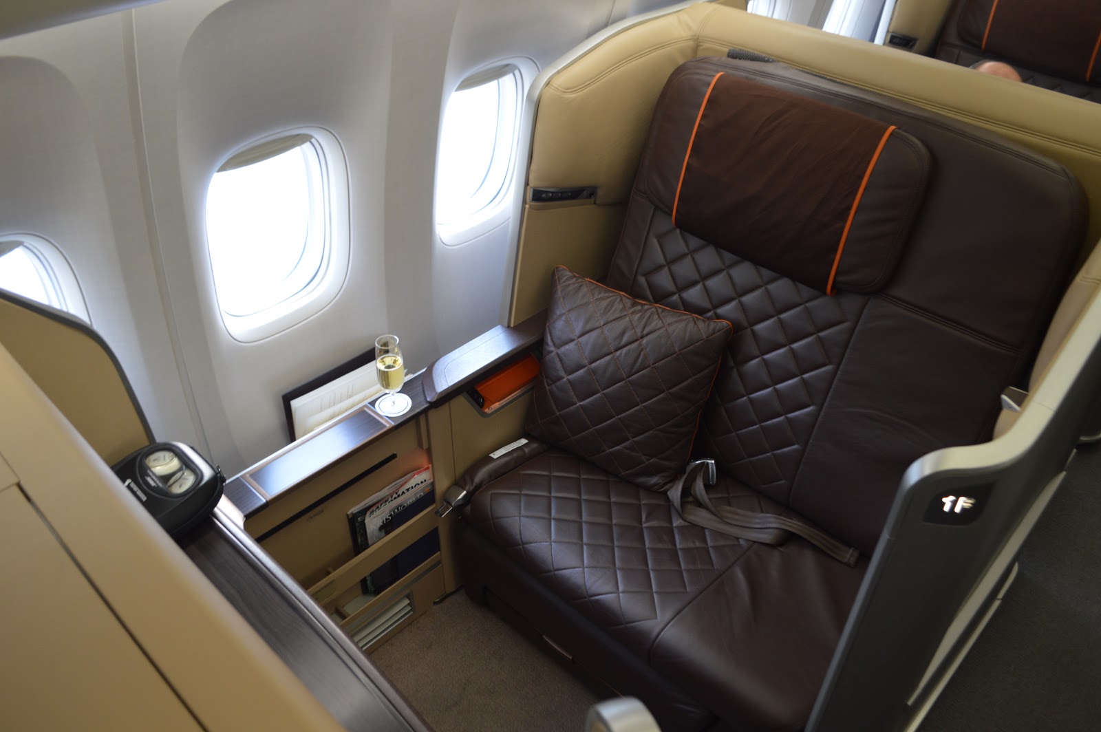 Singapore Airlines New First Class on the Boeing 777-300ER : SQ2 ...