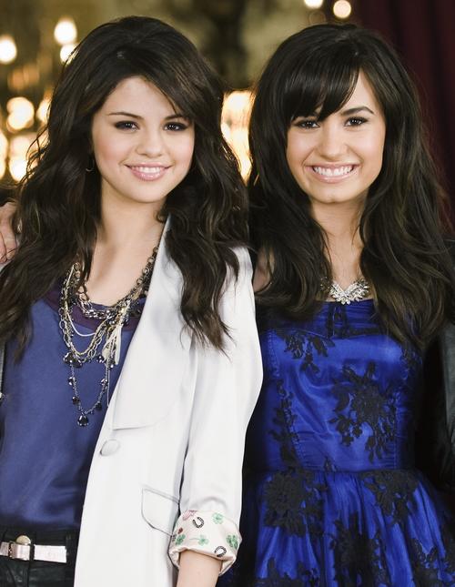 Kidrauhl & Mamacita: Selena Gomez ft Demi Lovato -One and the same from ...