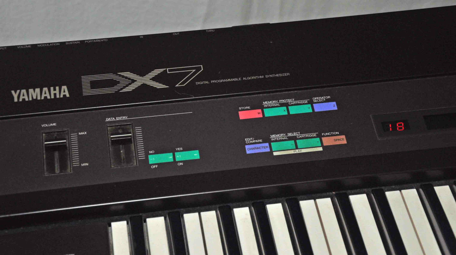 MATRIXSYNTH: Yamaha DX7 with 4 Bank Sound Card & Extras