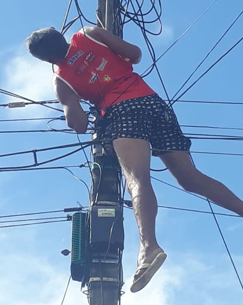 Homem Morre Pendurado Em Poste Após Sofrer Descarga Elétrica No Ceará