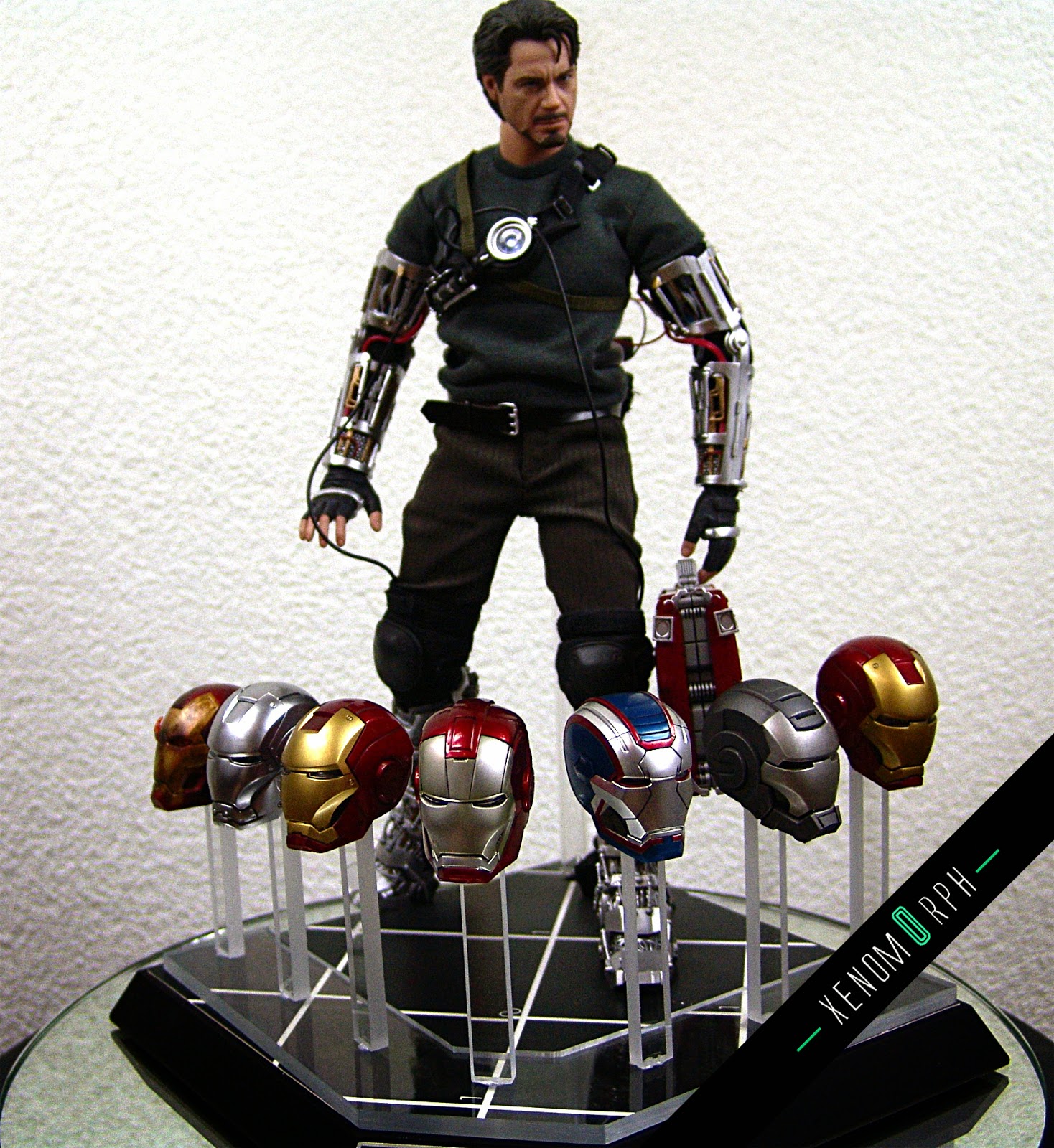 Stoney's 1/6 acrylic stands - Custom Iron Man helmet display stand